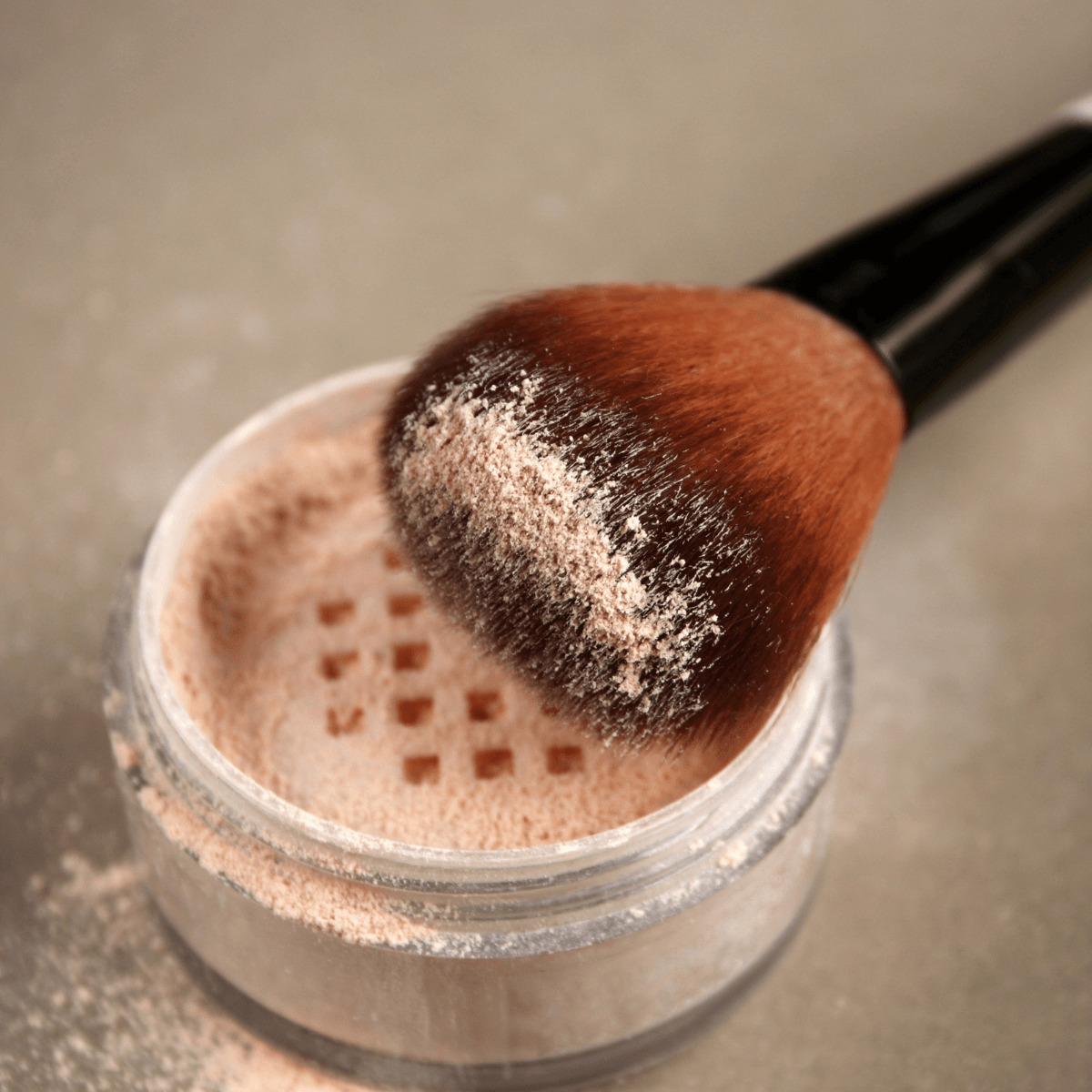 Nên dùng phấn phủ dạng nén hay phấn phủ dạng bột mới phù hợp?